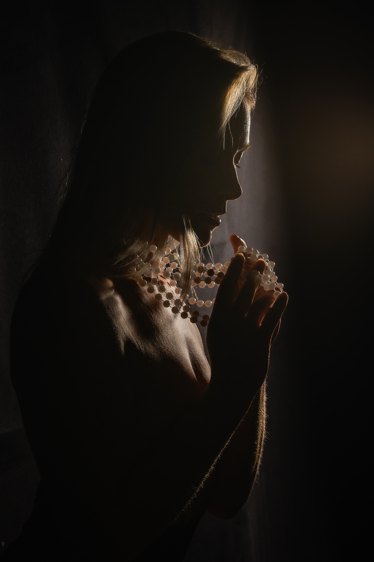 As the light comes in... - foto van toof - Portret - Zoom.nl