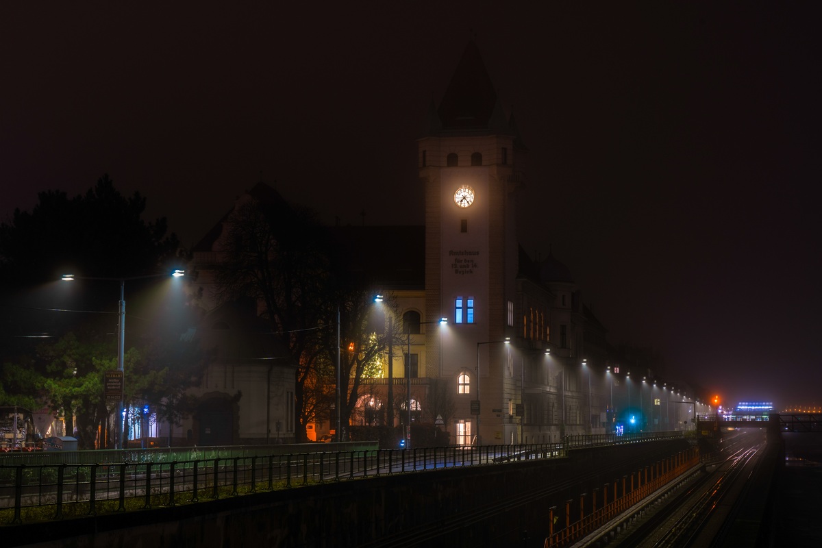 Misty evening in Vienna - foto van Deplank - Reizen - Zoom.nl