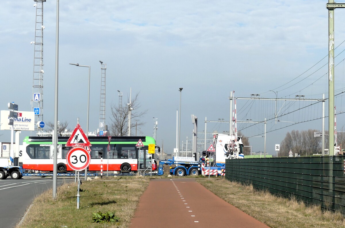 P1270535 TRUCK TIME UK Bus op Trailer Stena line lokatie op 20 mrt 2025 ...